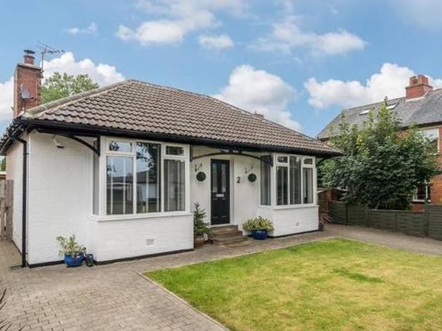 3 bedroom detached bungalow for sale in Moorland Drive Birkenshaw BD11