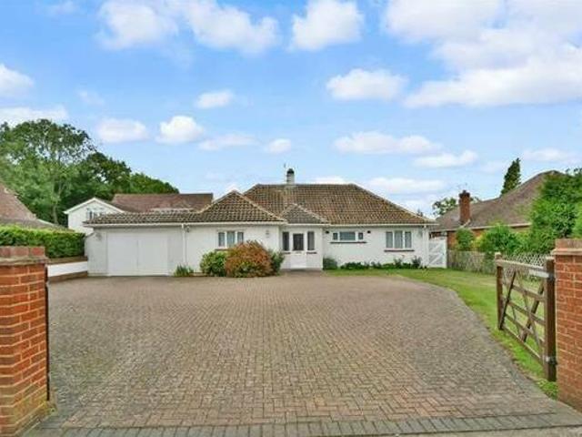 3 bedroom detached bungalow for sale in Maidstone Road Chatham Kent ME4