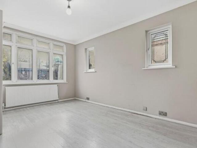 3 bedroom detached bungalow for sale in Manners Way, Southend On Sea, SS2