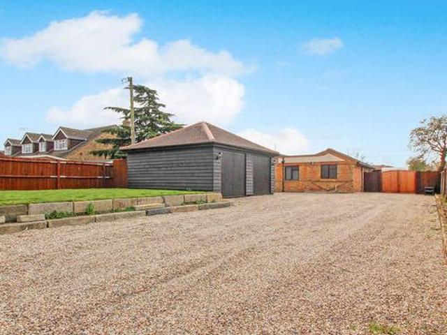 3 bedroom detached bungalow for sale in Meadow Way SS12