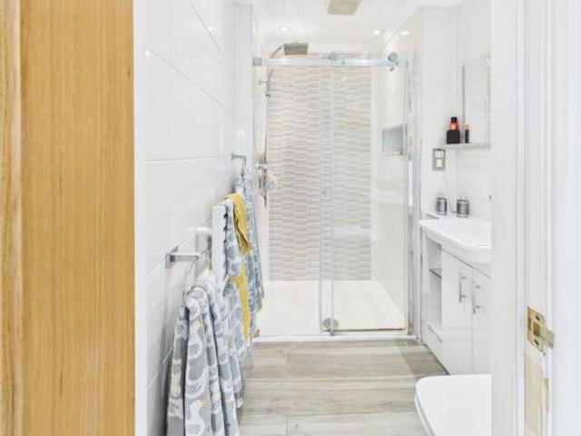 3 bedroom detached bungalow for sale in Meadowgate Drive, Lofthouse, Wakefield, West Yorkshire, WF3