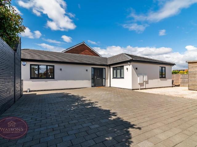 3 bedroom detached bungalow for sale in Mill Road, Newthorpe, Nottingham, NG16