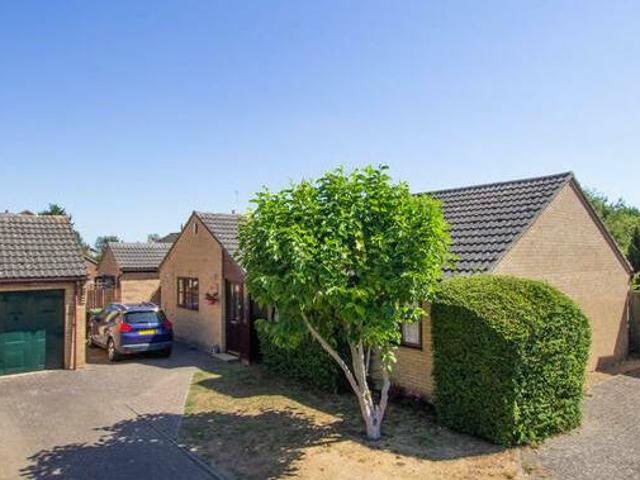 3 bedroom detached bungalow for sale in Muncey Walk Histon CB24