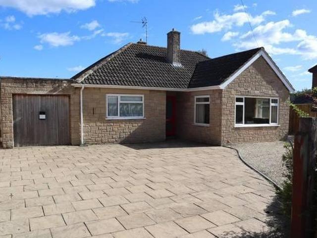 3 bedroom detached bungalow for sale in Norton sub Hamdon TA14