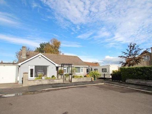3 bedroom detached bungalow for sale in Smithfield Road Street BA16
