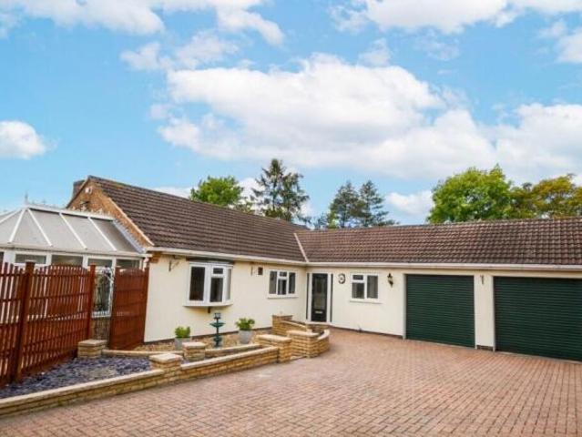 3 bedroom detached bungalow for sale in Saffron Lane, Aylestone, Leicester, LE2