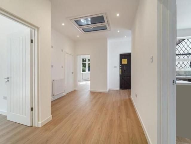 3 bedroom detached bungalow for sale in Salisbury Road, Worcester Park, KT4
