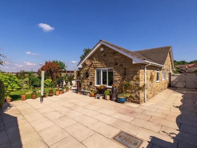 3 bedroom detached bungalow for sale in Sandgate Drive, Kippax, Leeds, LS25
