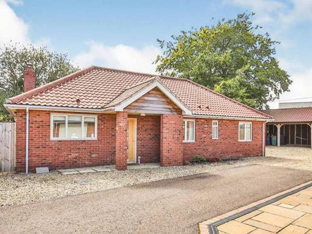 3 bedroom detached bungalow for sale in Settlers Court Swaffham PE37