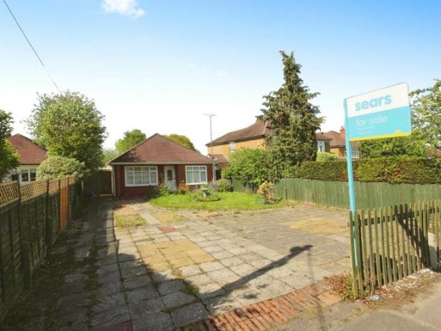 3 bedroom detached bungalow for sale in Shepherds Lane, Brackn.