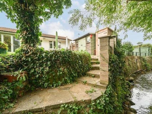 3 Bedroom Detached Bungalow For Sale In Stotfold, Hitchin