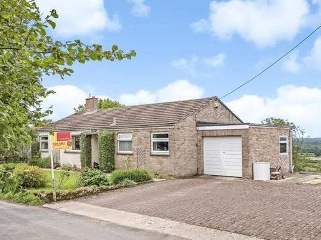3 bedroom detached bungalow for sale in Swindon Wiltshire SN5 SN5