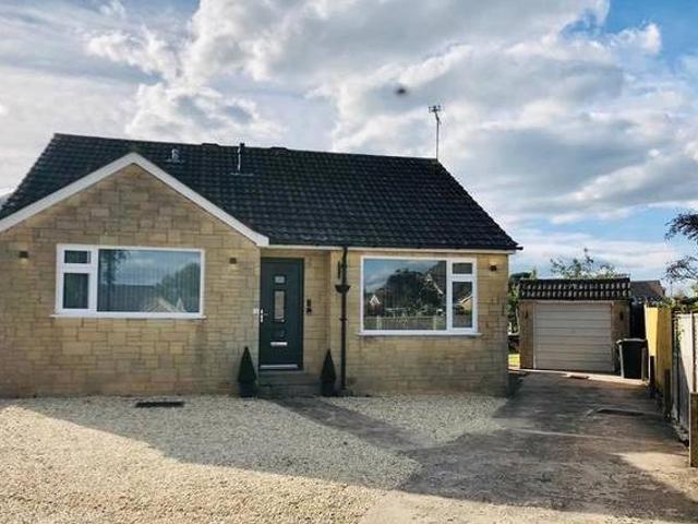 3 bedroom detached bungalow for sale in Sylvan Close Gillingham SP8