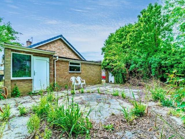 3 bedroom detached bungalow for sale in Plover Way, Bedford, MK41 7HT, MK41