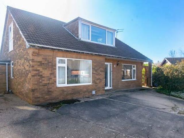 3 bedroom detached bungalow for sale in Queens Court Doncaster DN5