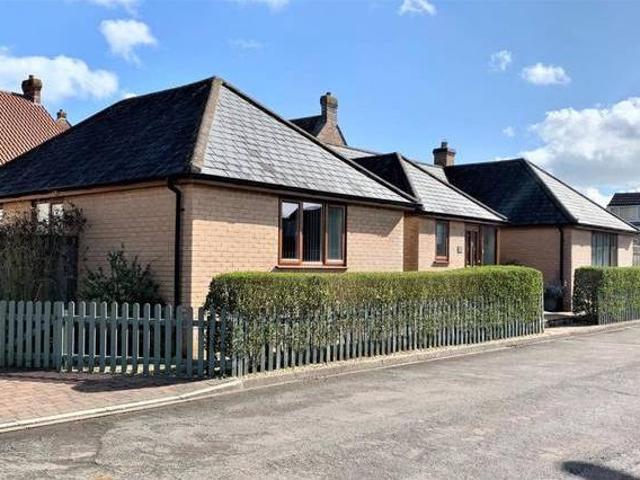 3 bedroom detached bungalow for sale in Rookery Close Gillingham SP8