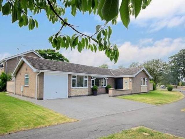 3 bedroom detached bungalow for sale in Woodlands Drive Colsterworth NG33