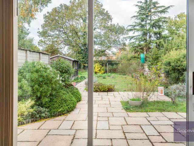 3 bedroom detached bungalow for sale in Woodwaye, Woodley, RG5