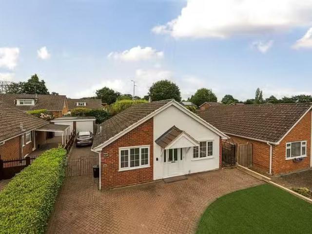 3 bedroom detached bungalow for sale in Windmill Avenue, Wokin.