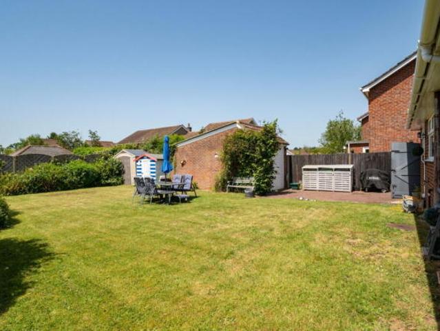 3 bedroom detached bungalow for sale in Tollgate Close, Oakley, RG23 7BH, RG23