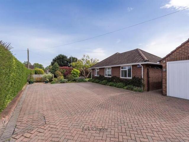 3 bedroom detached bungalow for sale in Tonbridge, TN9