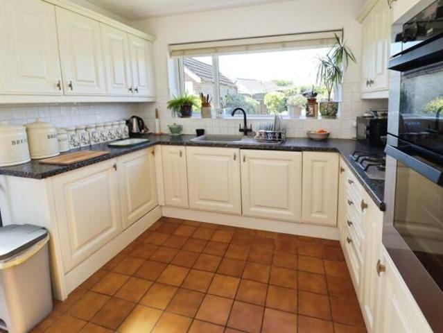 3 bedroom detached bungalow for sale in The Crescent, Bracebridge Heath, Lincoln, LN4