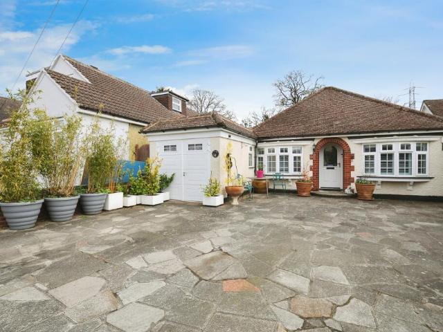 3 bedroom detached bungalow for sale in The Crescent, Bricket Wood, St. Albans, AL2