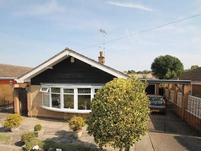 3 bedroom detached bungalow for sale in Thistle Close Newthorpe Nottingham NG16