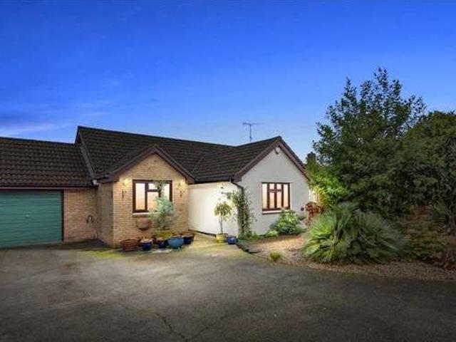3 bedroom detached bungalow for sale in Twin Oaks Chelmer Village Essex CM2