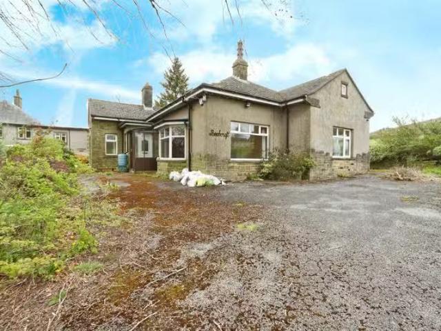 3 bedroom detached bungalow for sale in Yate Lane, Oxenhope, K.