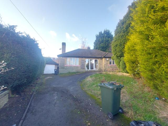 3 bedroom detached bungalow Let in Bradford