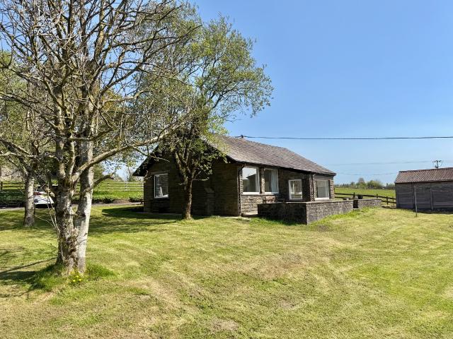 3 bedroom detached bungalow To Let in Hebden Bridge