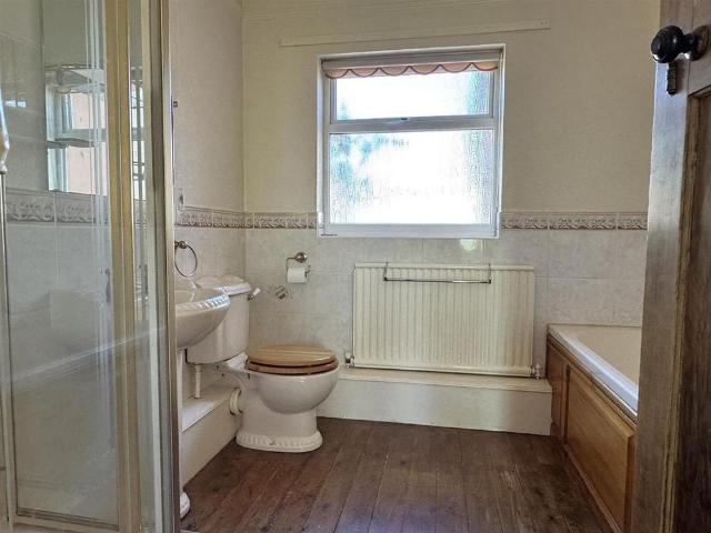 3 bedroom detached bungalow to rent