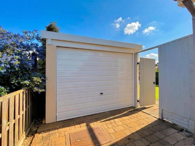 3 bedroom detached bungalow to rent