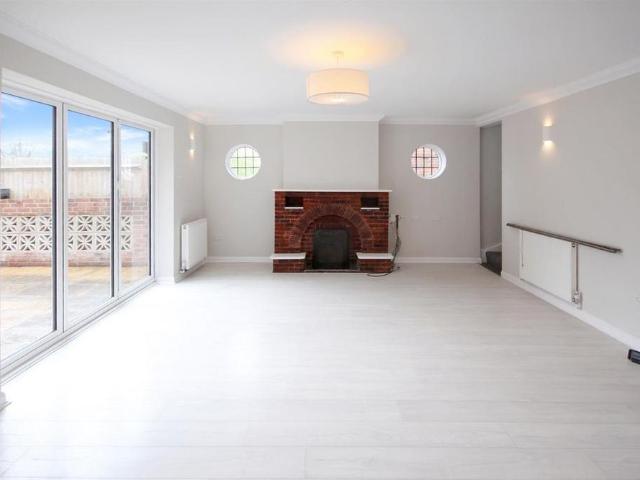 3 bedroom detached bungalow to rent