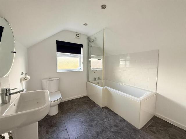 3 bedroom detached bungalow to rent