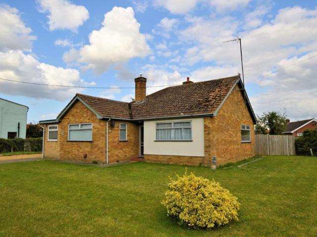 3 bedroom detached bungalow to rent
