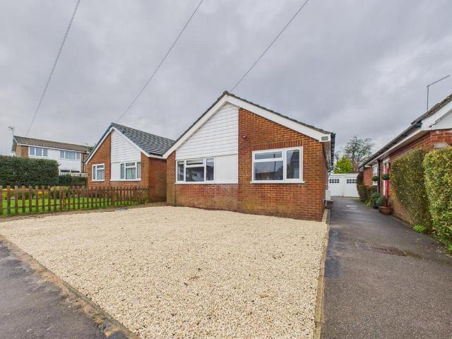 3 bedroom detached bungalow to rent