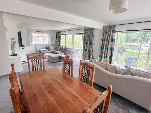 3 bedroom detached bungalow to rent