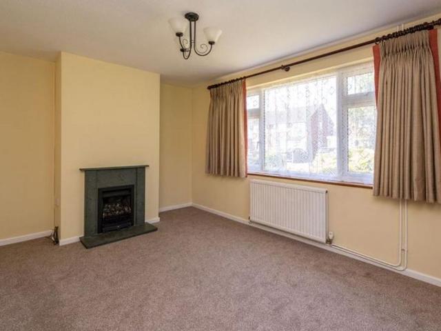 3 bedroom detached bungalow to rent