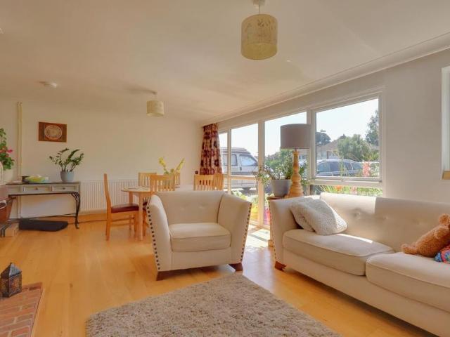 3 bedroom detached bungalow to rent