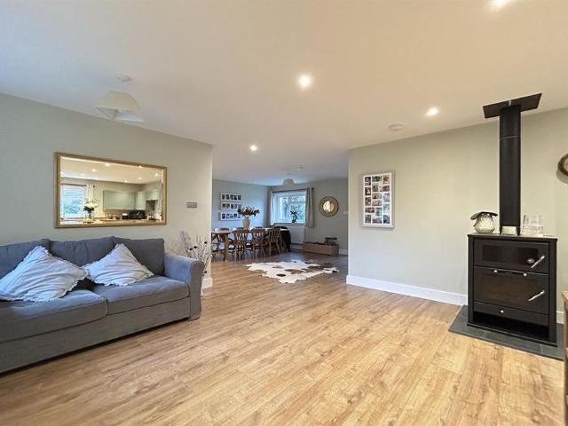 3 bedroom detached bungalow to rent