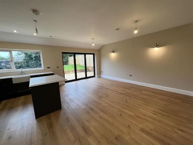 3 bedroom detached bungalow to rent
