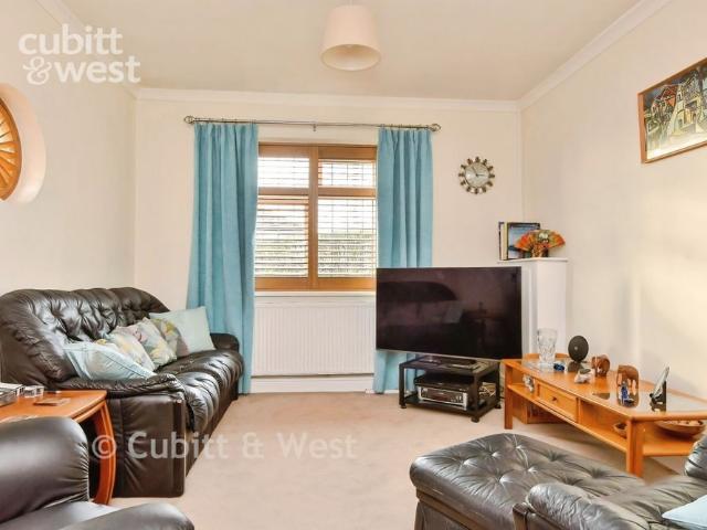 3 bedroom detached bungalow to rent