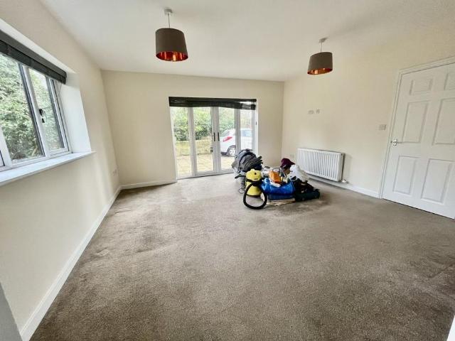 3 bedroom detached bungalow to rent