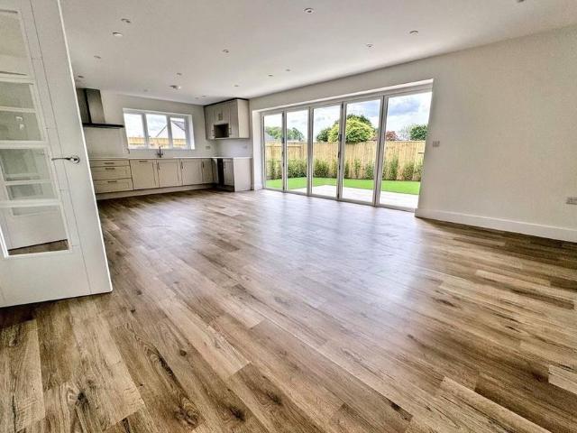 3 bedroom detached bungalow to rent