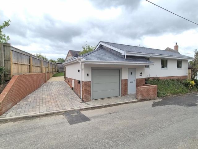 3 bedroom detached bungalow to rent