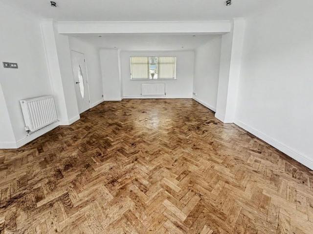 3 bedroom detached bungalow to rent