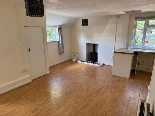 3 bedroom detached bungalow to rent