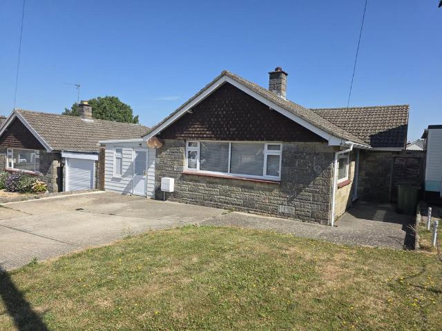 3 bedroom detached bungalow to rent
